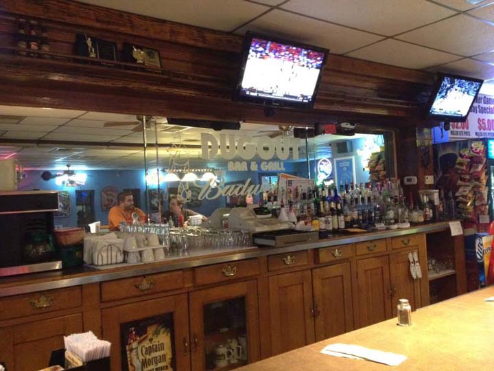 The Dugout Bar & Grill - Restaurant - Manitowoc, WI
